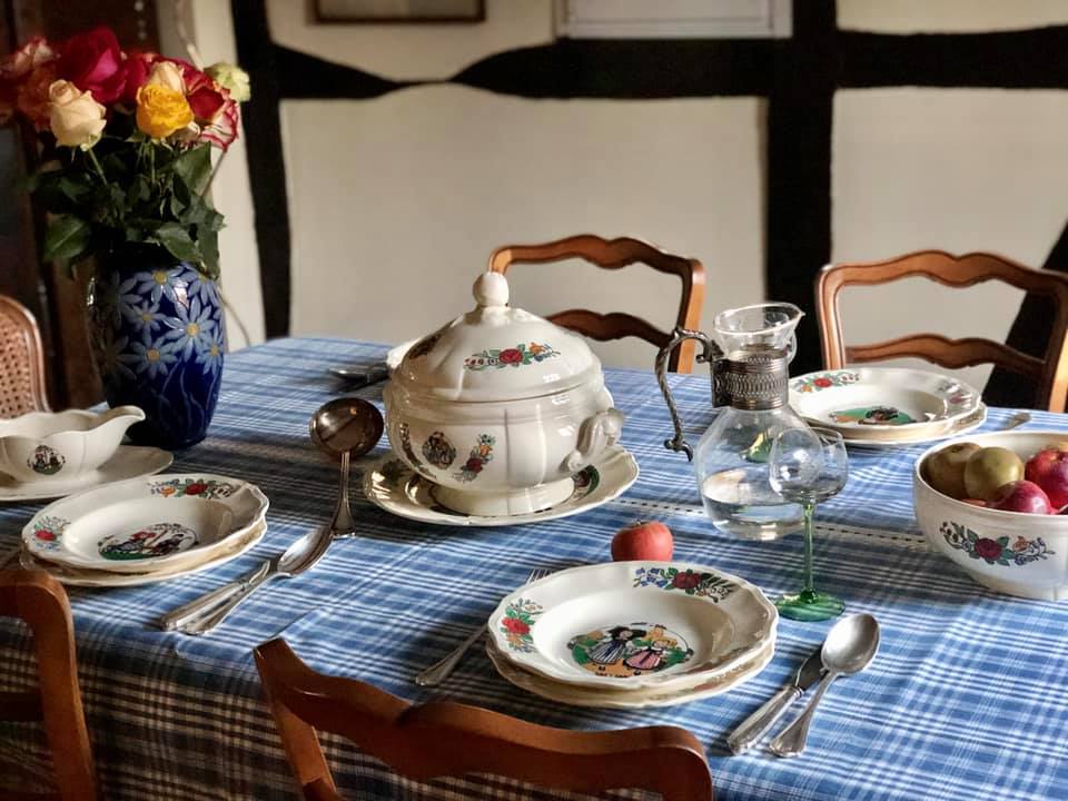 #confinement2- Les 20 premières tables de notre brocante | Hostellerie ...